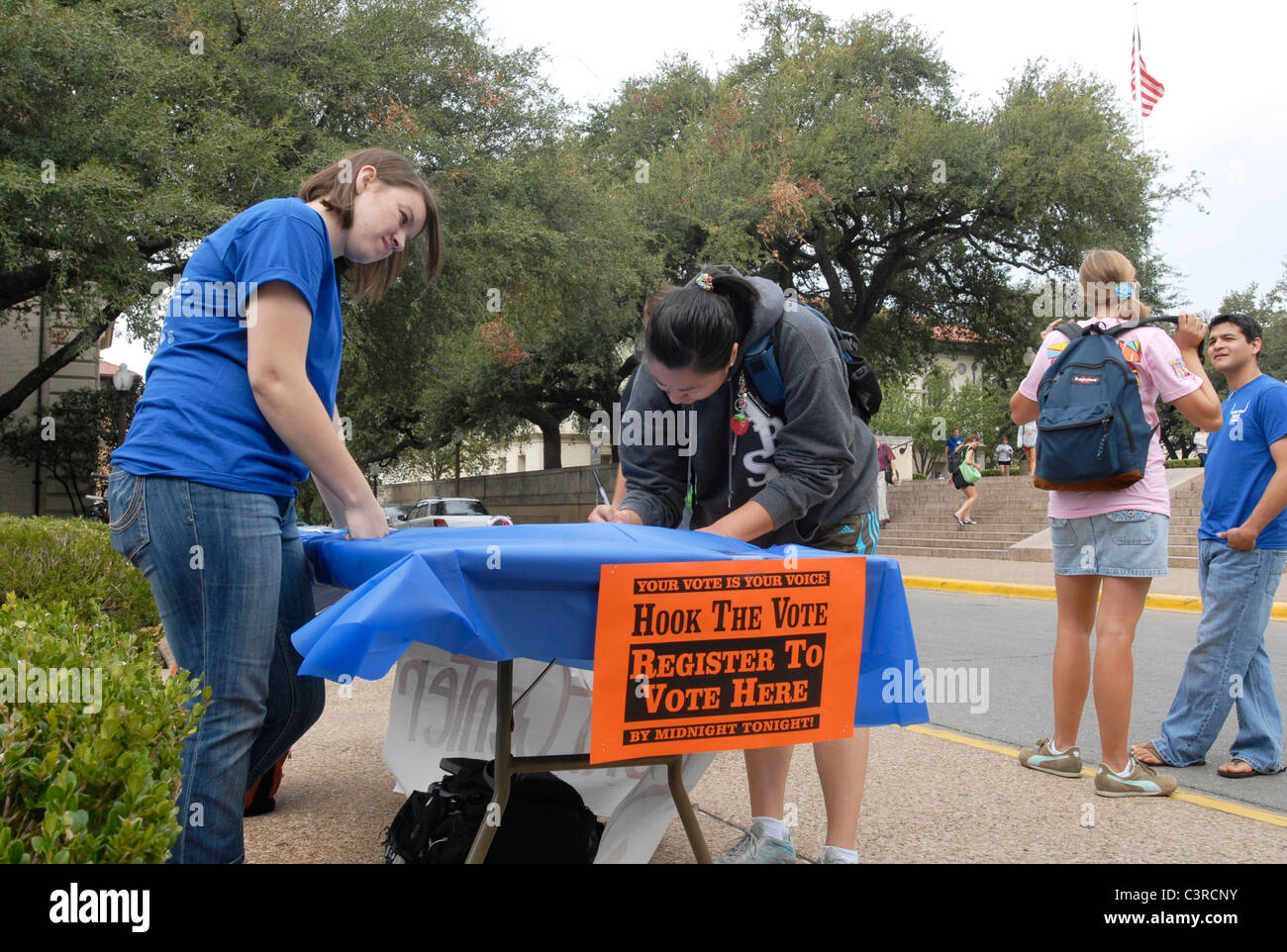 College students vote register hi-res stock photography and images - Alamy