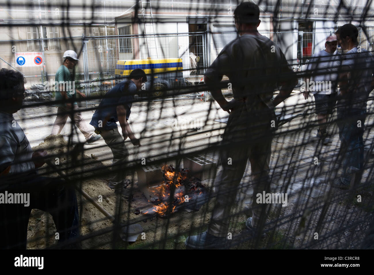 Construction men working Stock Photo - Alamy