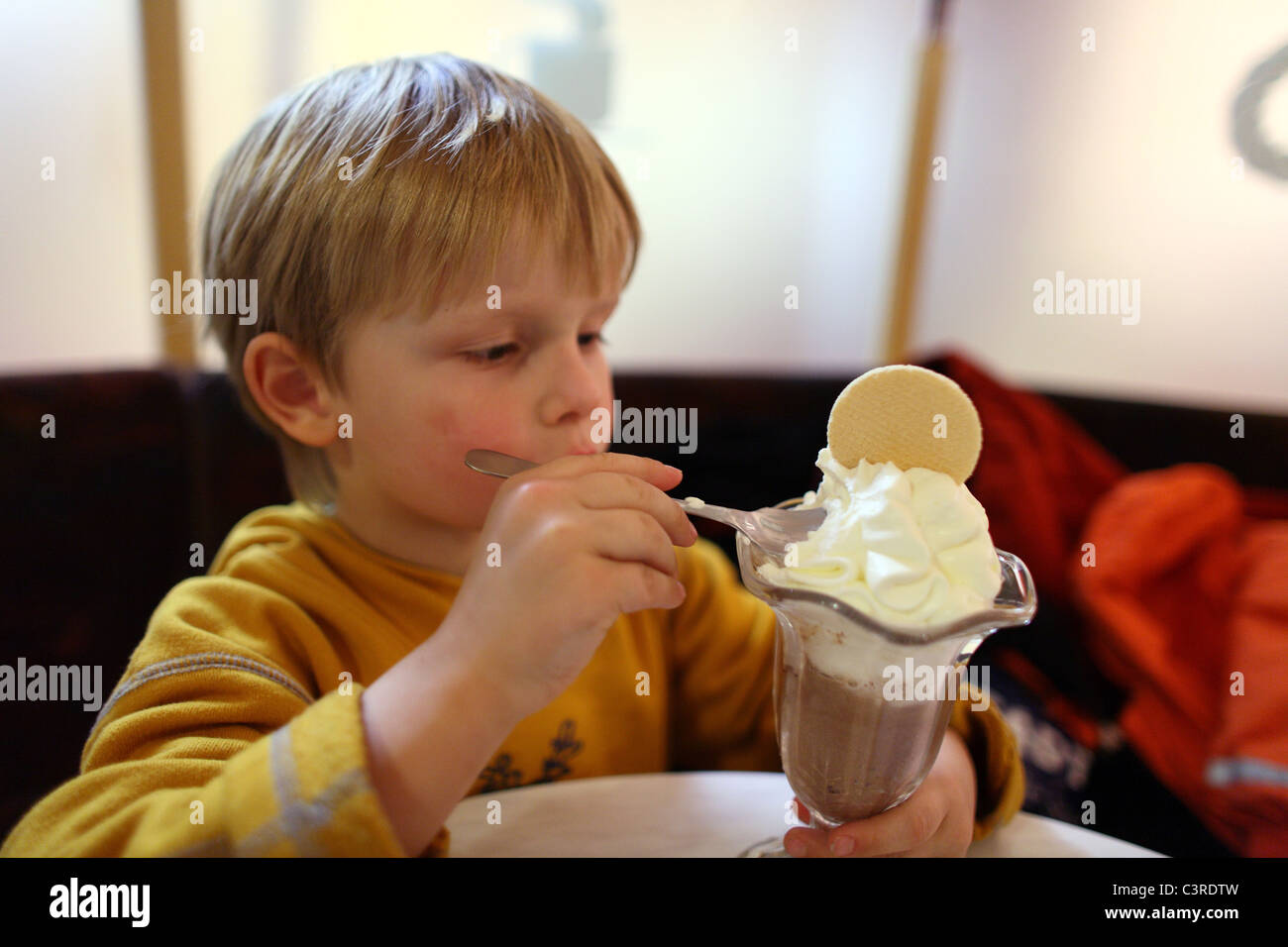 A child eating ice cream Stock Photo - Alamy