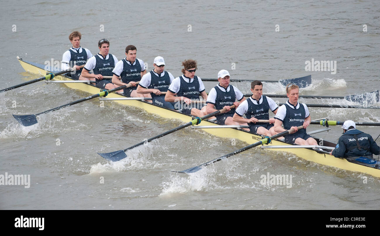 Rowing the boat race oxford university crew hi-res stock photography ...
