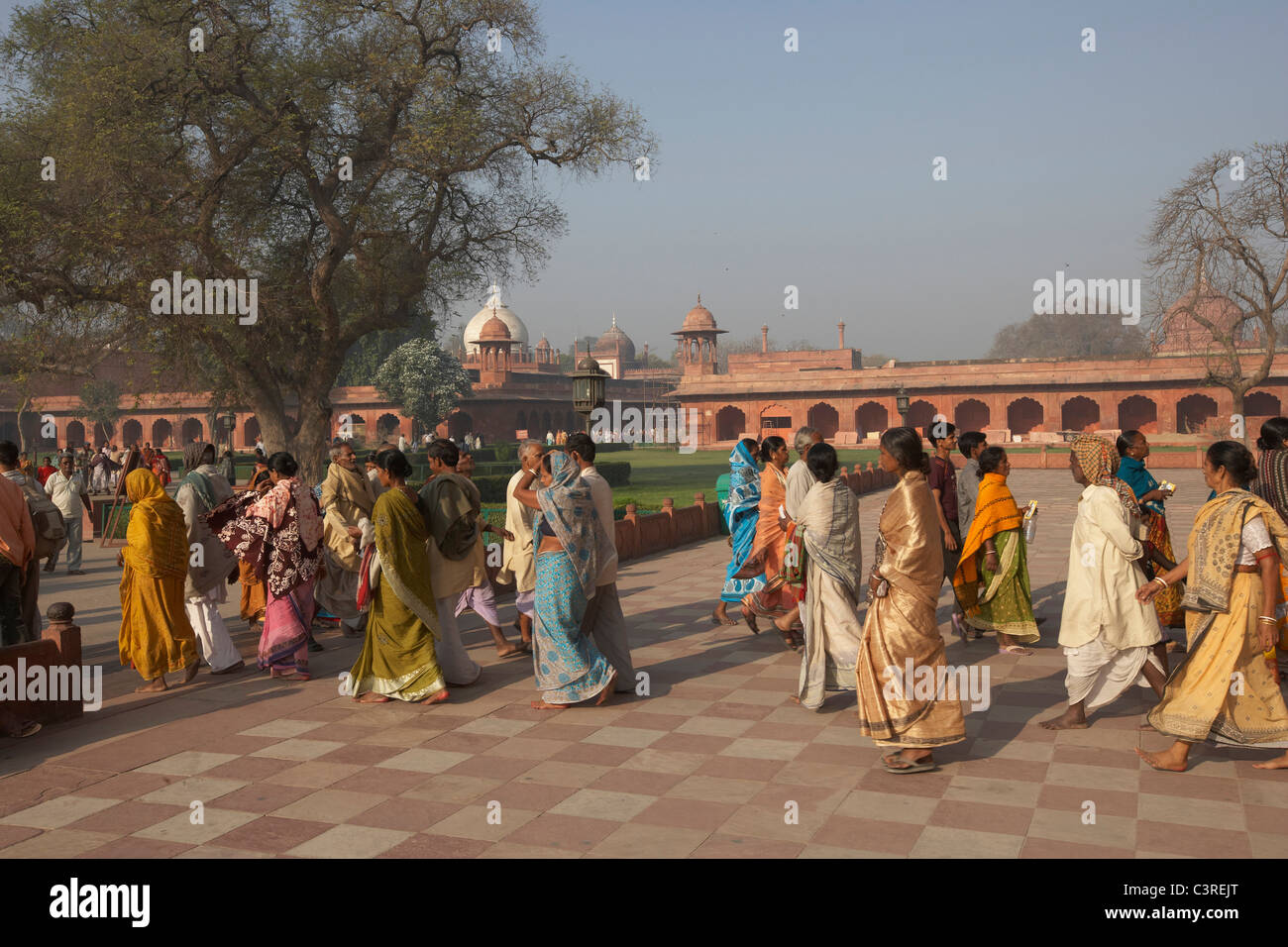 Taj mahal crowds hi-res stock photography and images - Alamy