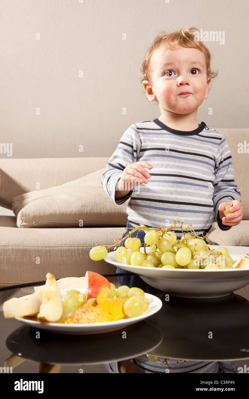 Little boy eating grapes Stock Photo - Alamy