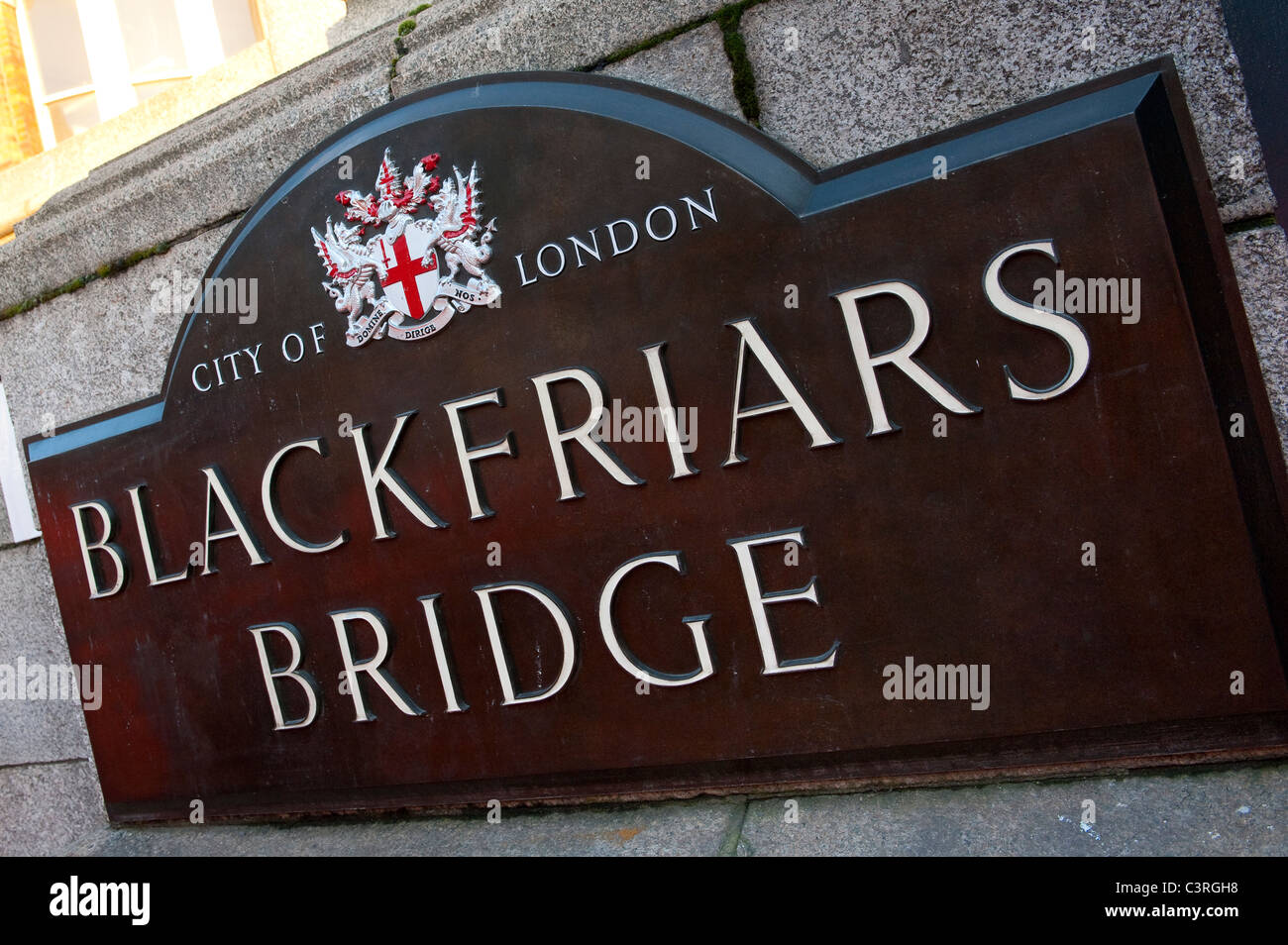 Blackfriars bridge sign hi-res stock photography and images - Alamy