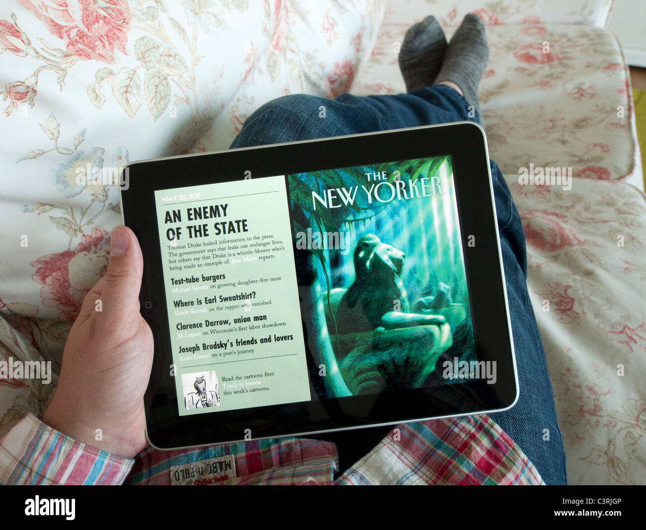 Ipad new yorker magazine hi-res stock photography and images - Alamy