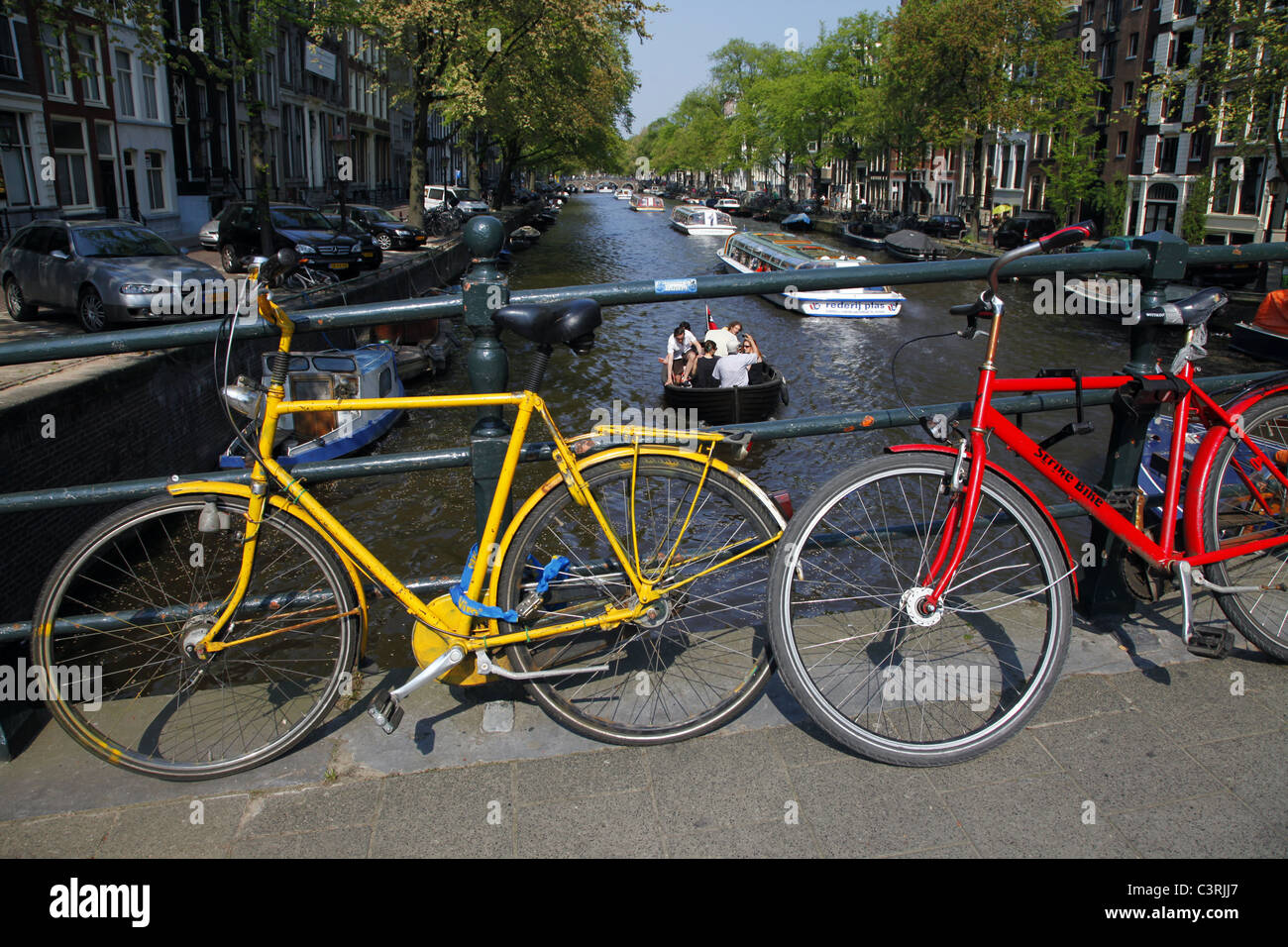 Red wheels red spokes hi-res stock photography and images - Alamy