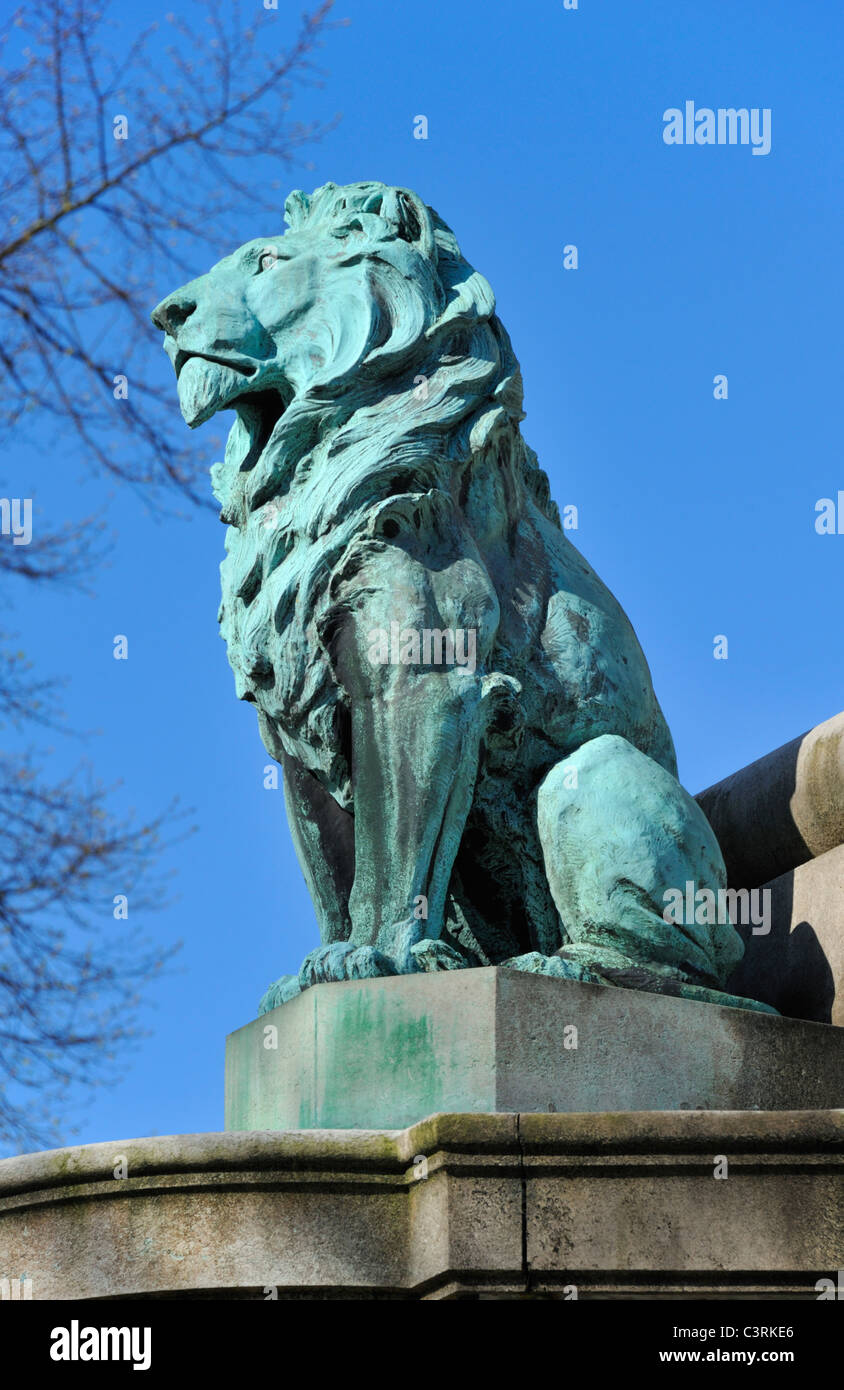 Bronze lion, detail of Queen Victoria Monument. Dalton Square ...
