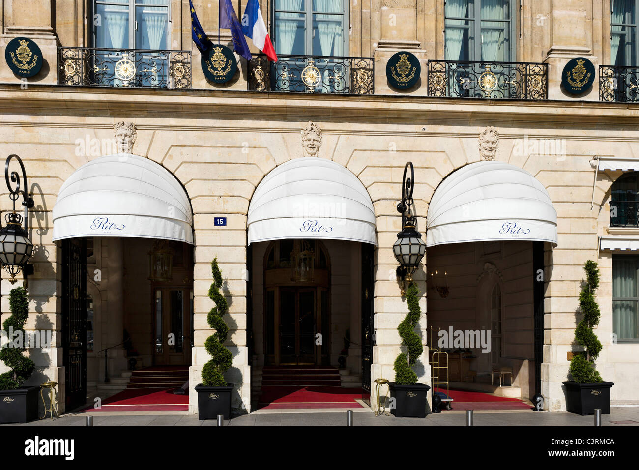 Ritz paris entrance hi-res stock photography and images - Alamy