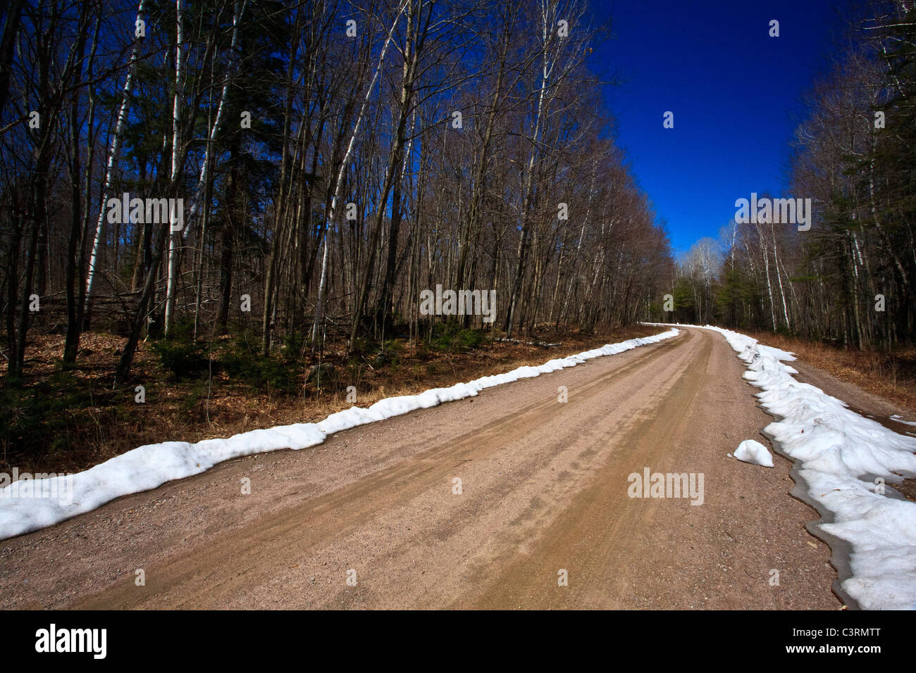 Snow side road hi-res stock photography and images - Alamy