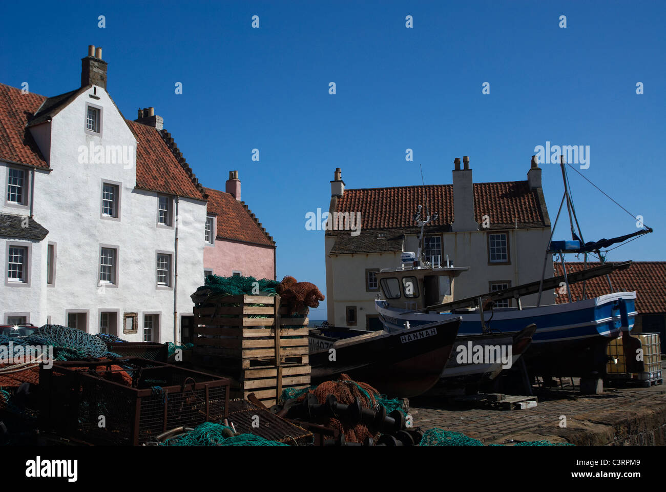 Pittenweem harbour hi-res stock photography and images - Alamy