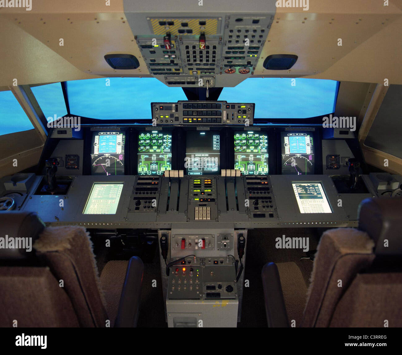 Full flight simulator hi-res stock photography and images - Alamy