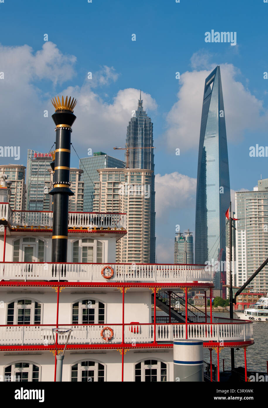 Shanghai skyline river puxi huangpu hi-res stock photography and images ...