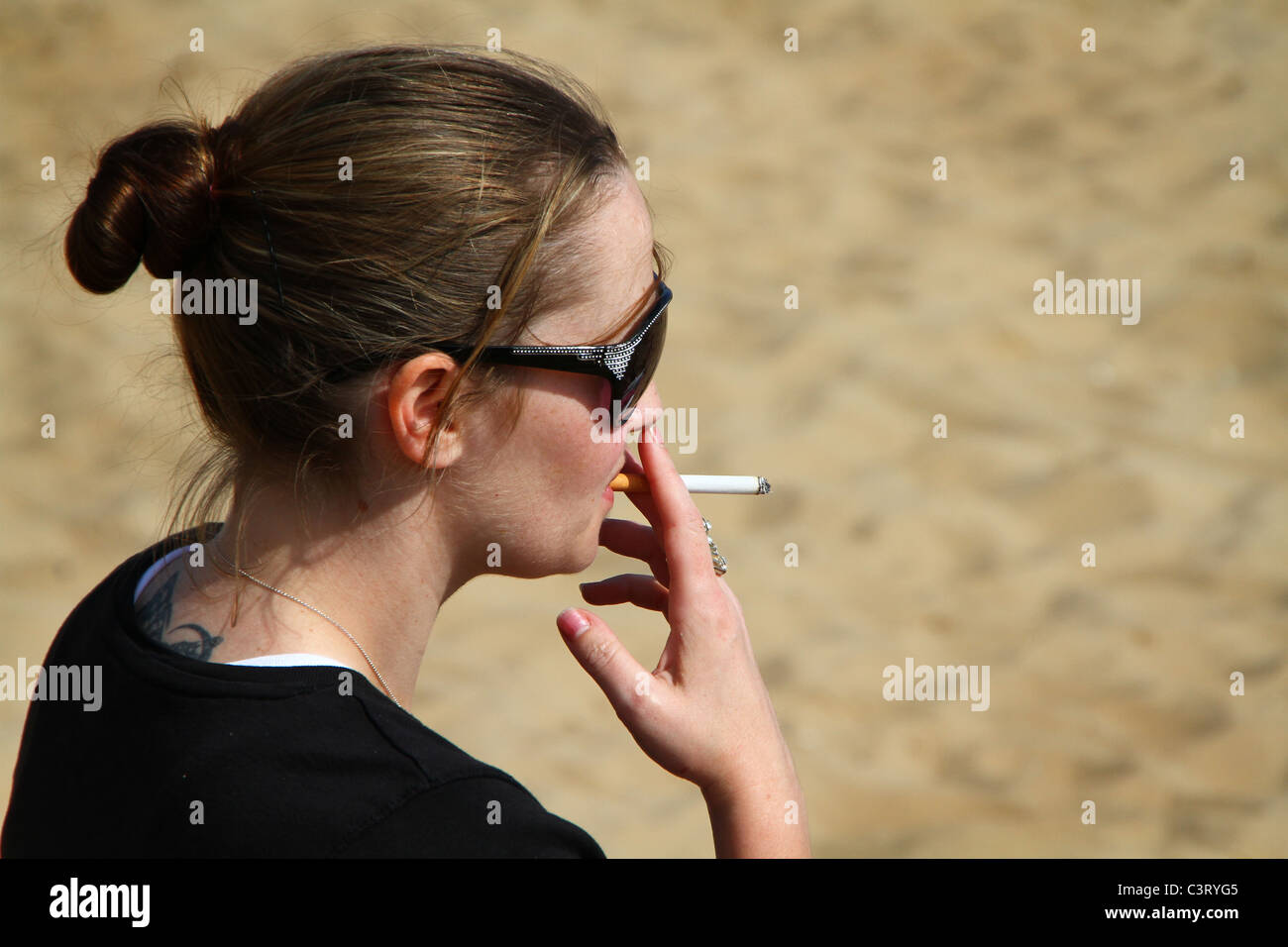 Smoking in the street Stock Photo - Alamy