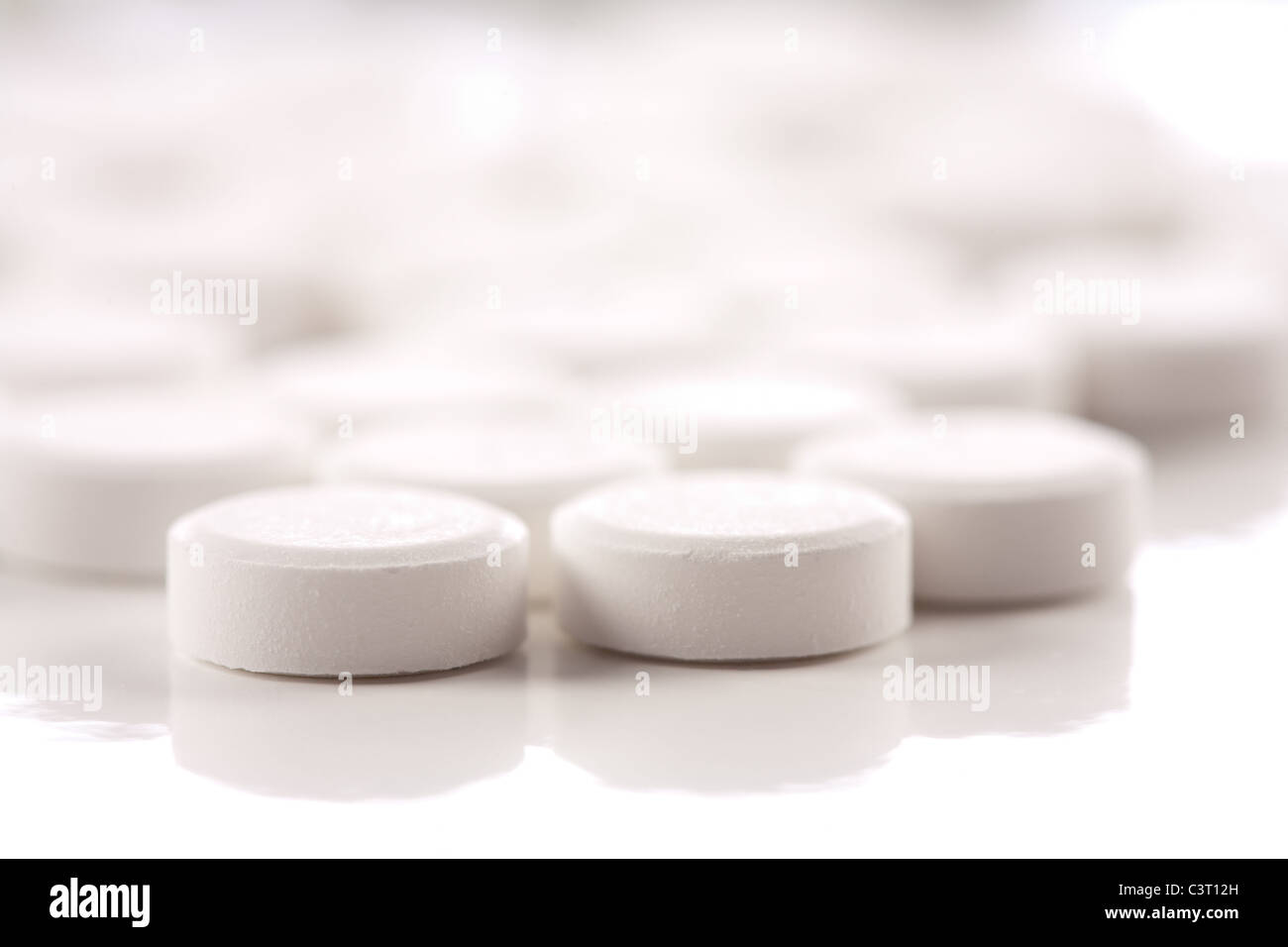 A pile of white tablets isolated on white background Stock Photo - Alamy
