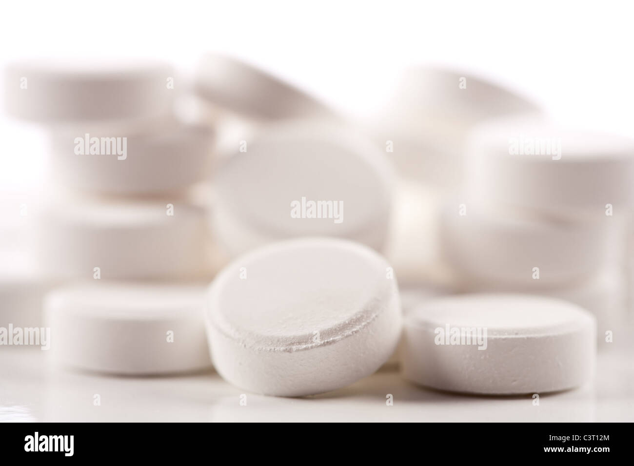 A pile of white tablets isolated on white background Stock Photo - Alamy