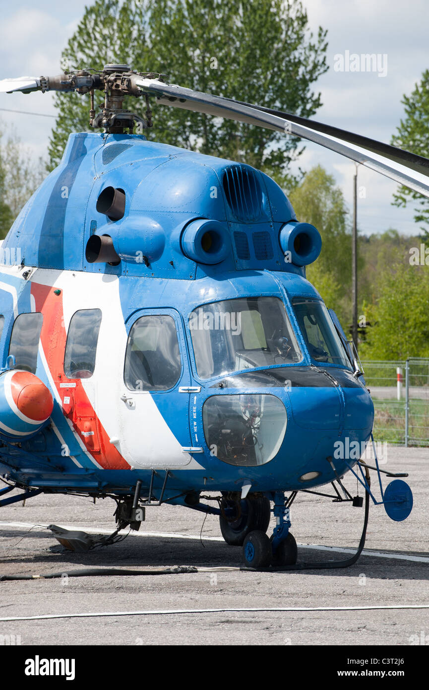 Red white and blue helicopter hi-res stock photography and images - Alamy