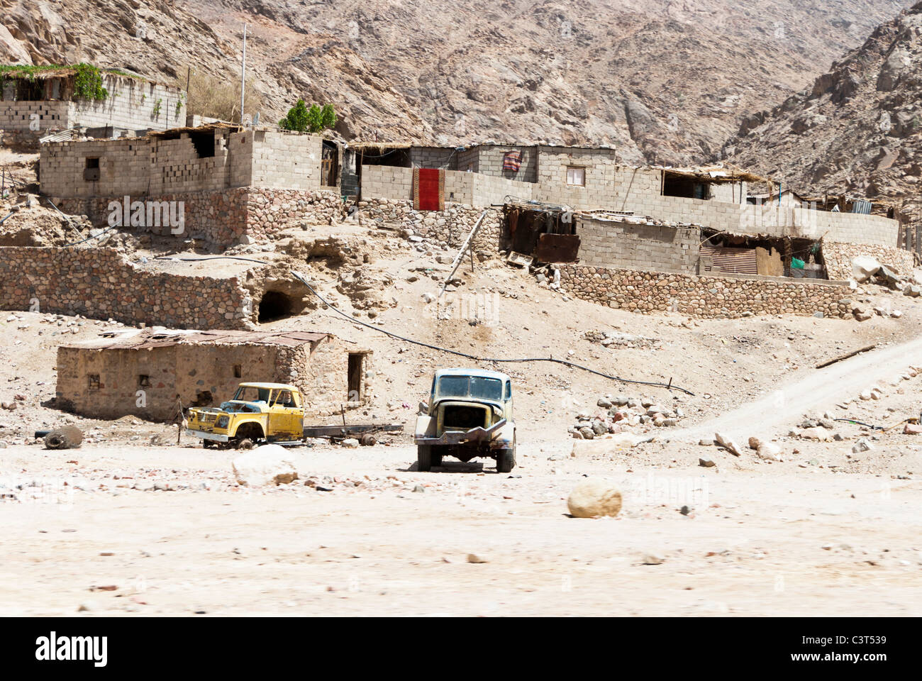 Bedouin houses hi-res stock photography and images - Alamy