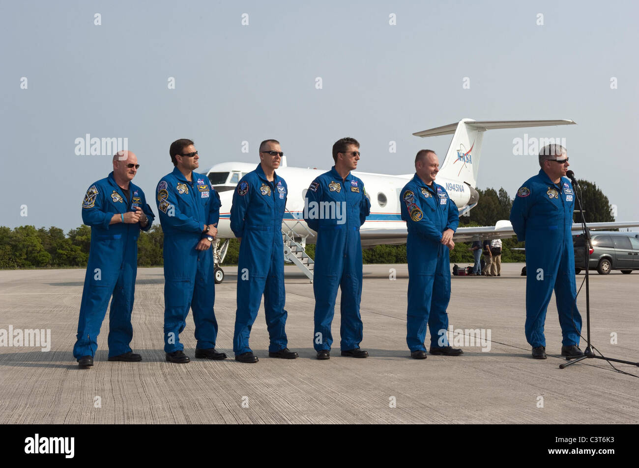 Space shuttle crew hi-res stock photography and images - Alamy