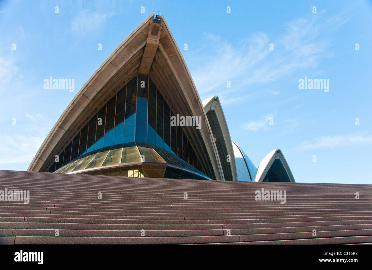 SYDNEY, AUSTRALIA AUGUST 17: View of the Opera House most famous ...