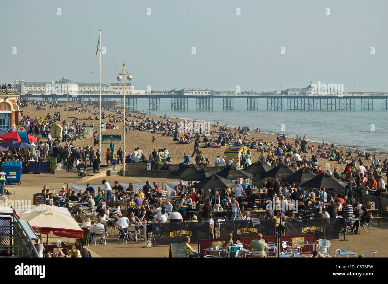 Beachgoers basking at Brighton Beach Stock Photo - Alamy