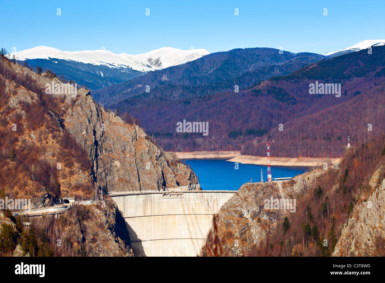 Landscape with dam lake Vidraru, in Romania Stock Photo - Alamy