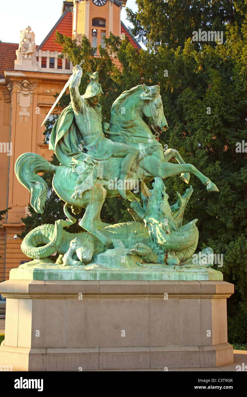 St george dragon sculpture hi-res stock photography and images - Alamy