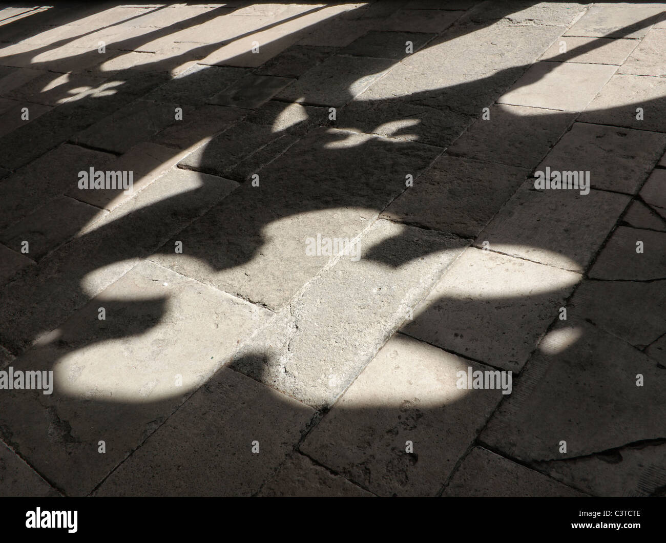 Shadows cast by stone pillars in Salisbury Cathedral Cloisters Stock ...