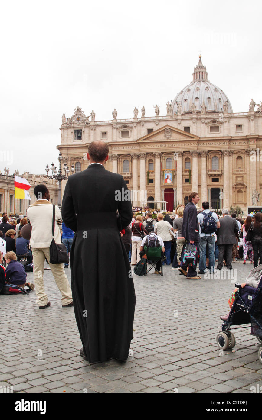 People celebrating the beatification of pope priest john paul the hi ...