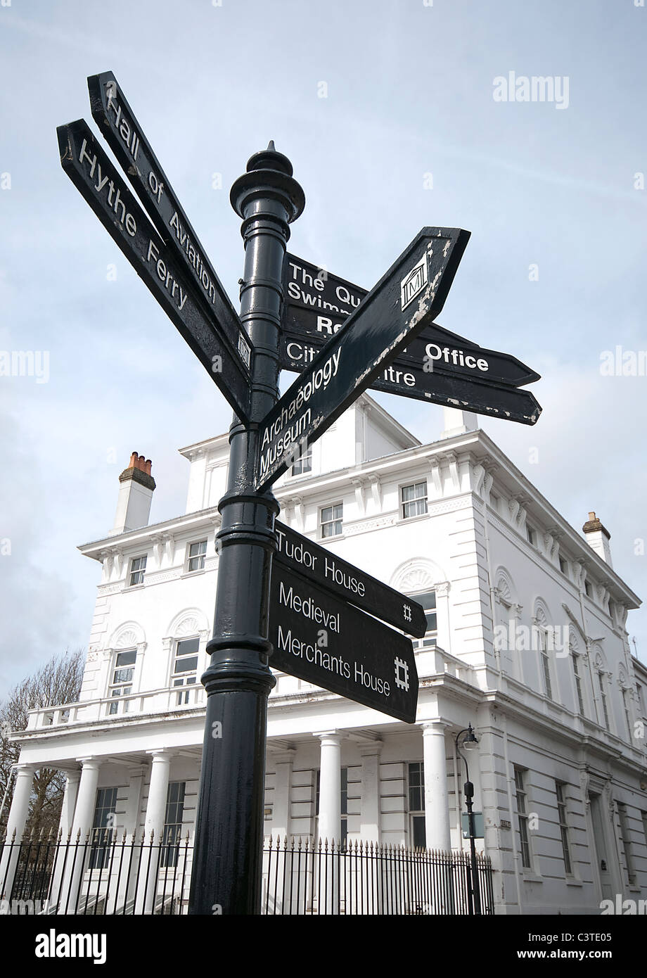 Southampton sign hi-res stock photography and images - Alamy