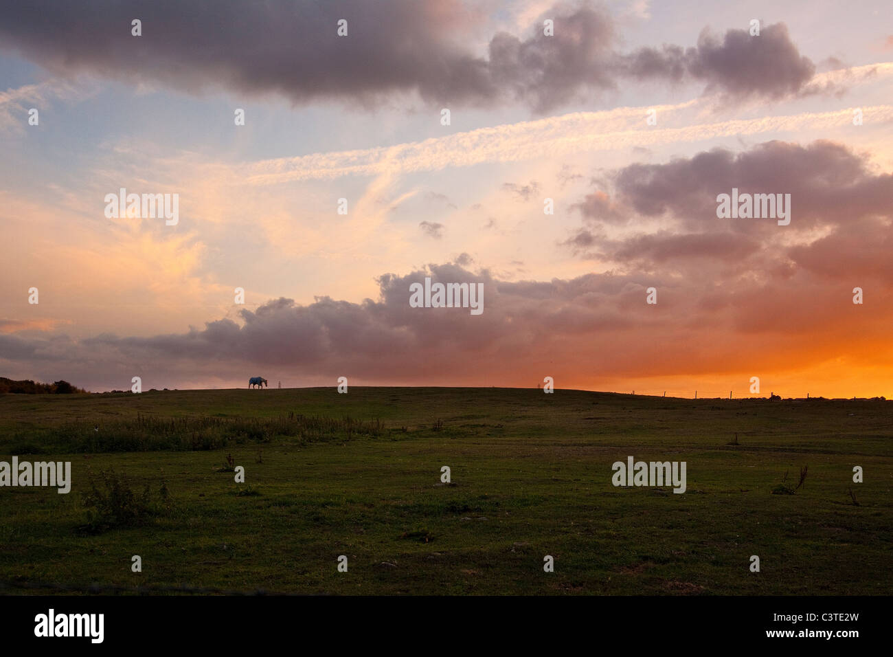 Cloudy red sunset hi-res stock photography and images - Alamy