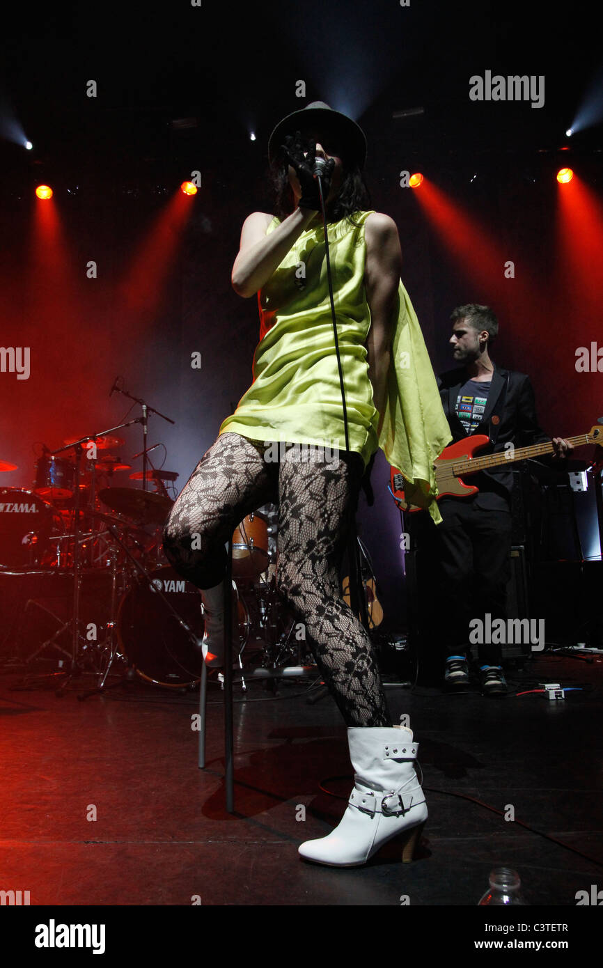 singer on stage Stock Photo - Alamy