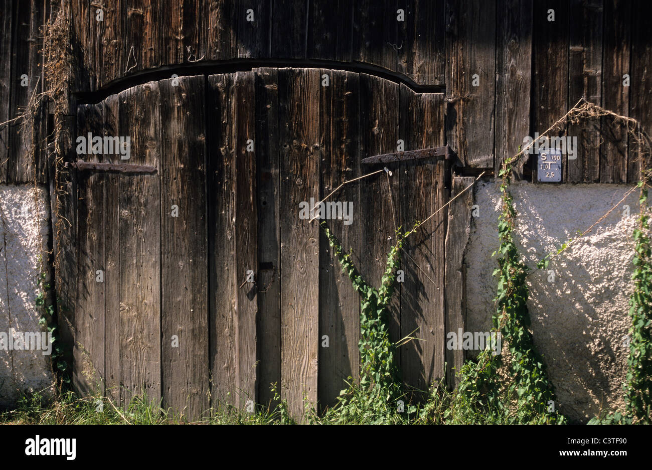 Farm door hi-res stock photography and images - Alamy