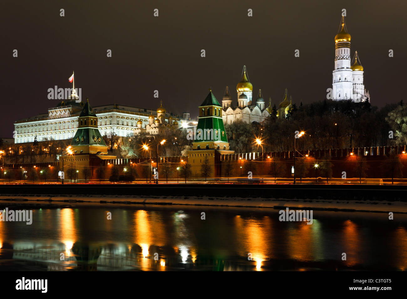 Moscow night kremlin embankment hi-res stock photography and images - Alamy