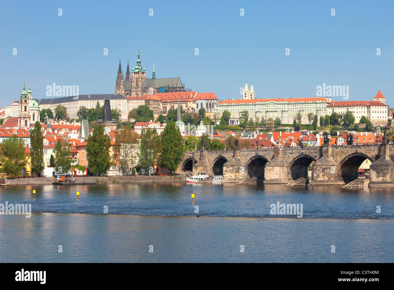 Charles bridge and hradcany castle hi-res stock photography and images ...