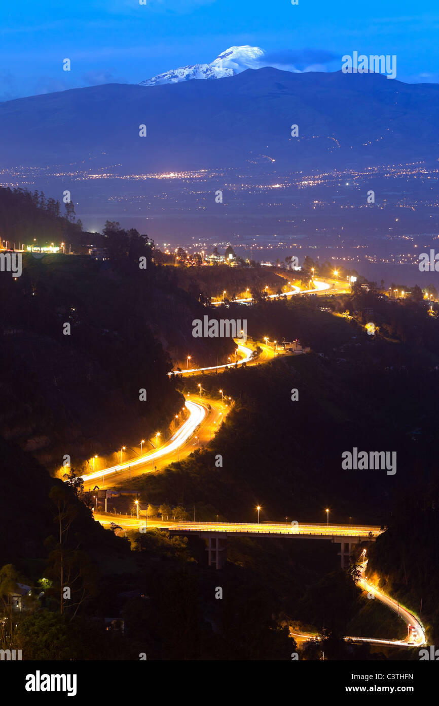 Quito volcano skyline hi-res stock photography and images - Alamy