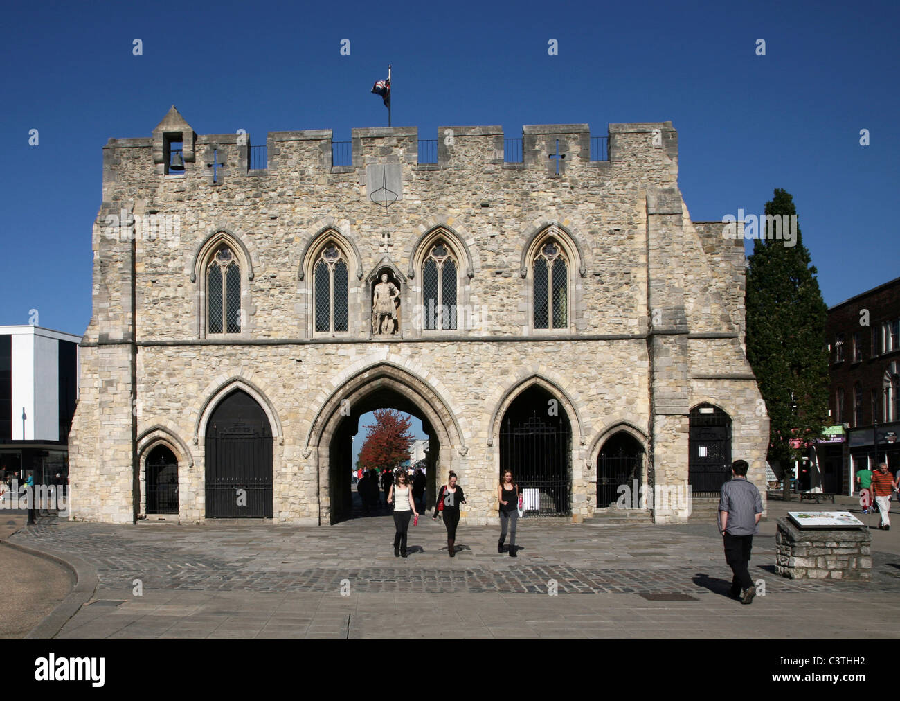 Southampton - The Bargate, remains of the northern entrance through the ...