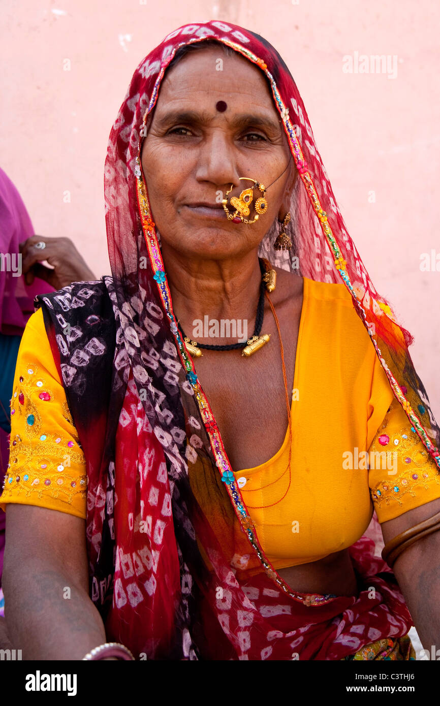 Indian people and daily life during the annual camel fair in Pushkar ...