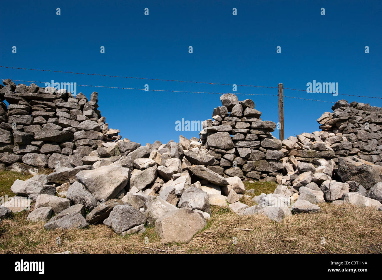 Drystone wall in poor state of repair hi-res stock photography and ...