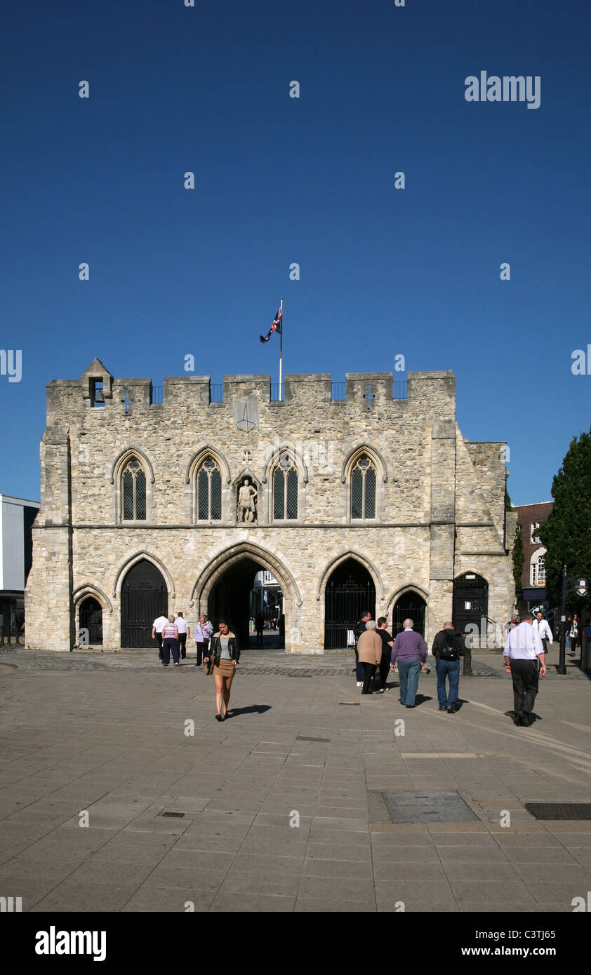 Southampton - The Bargate, remains of the northern entrance through the ...