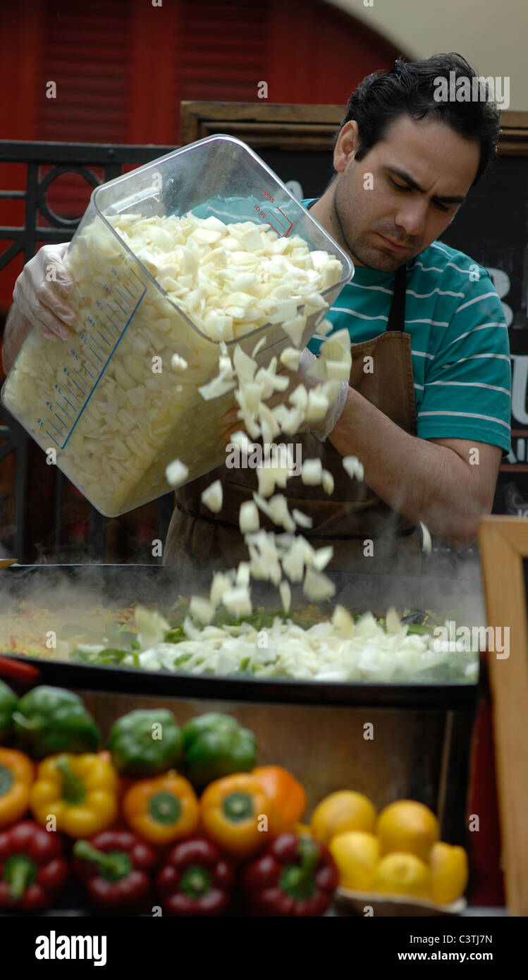 Chef cooking paella Stock Photo - Alamy