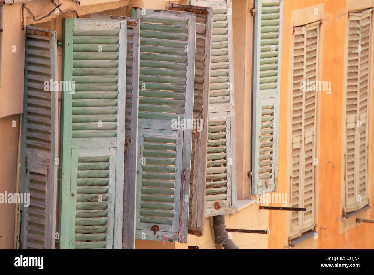 Colorful building in the old town of Nice Stock Photo - Alamy