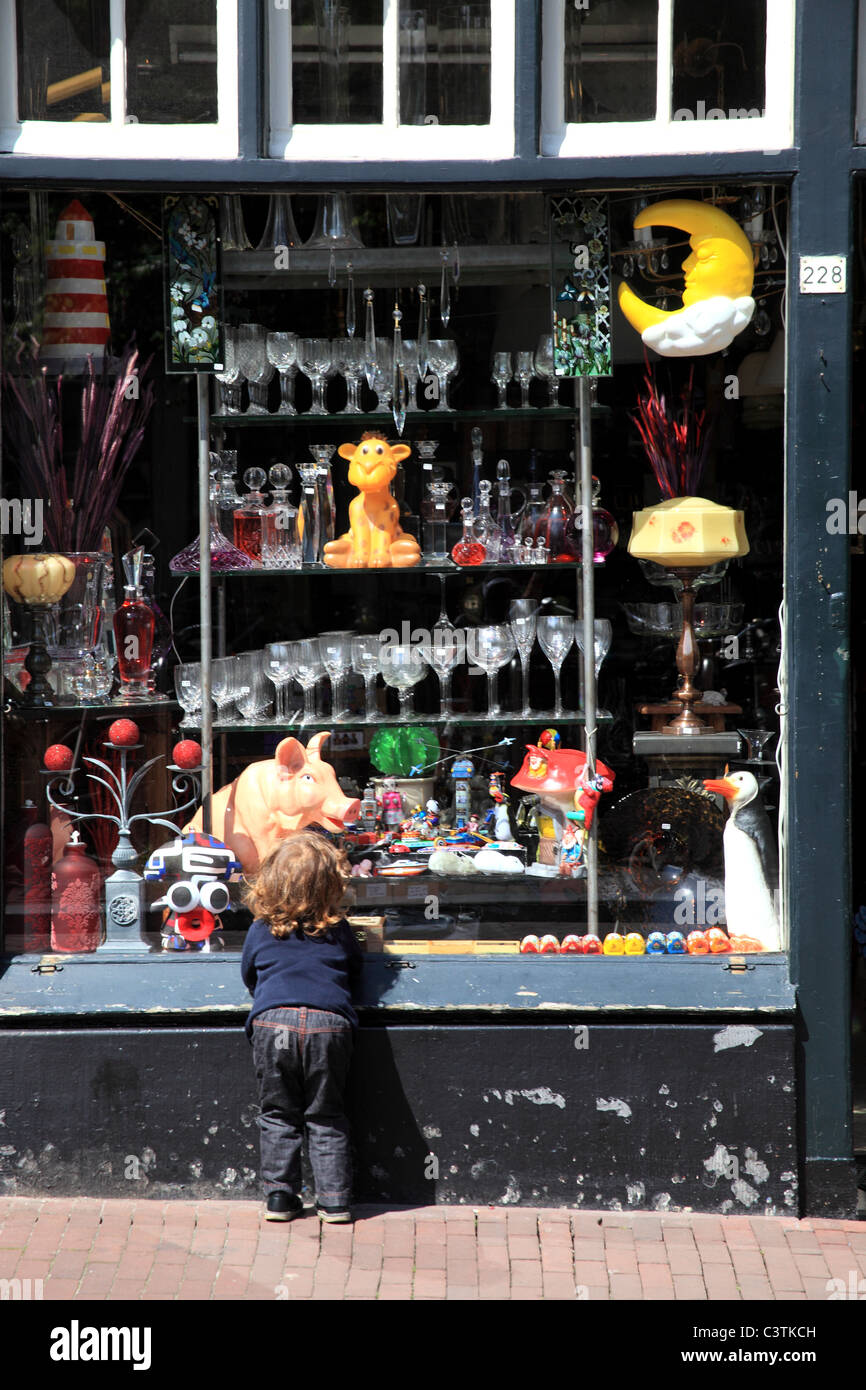 Old amsterdam shop hi-res stock photography and images - Alamy