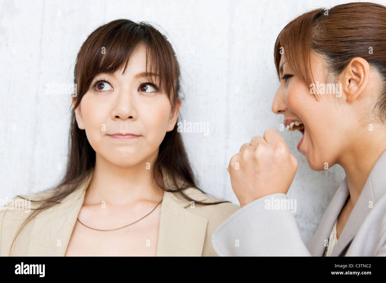 Two women arguing shouting hi-res stock photography and images - Alamy