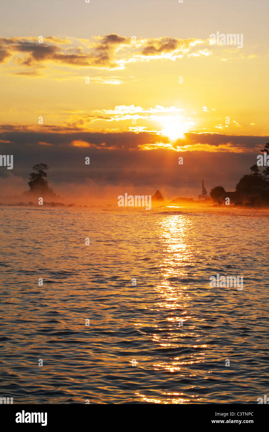 Dawn sun over sea time hi-res stock photography and images - Alamy