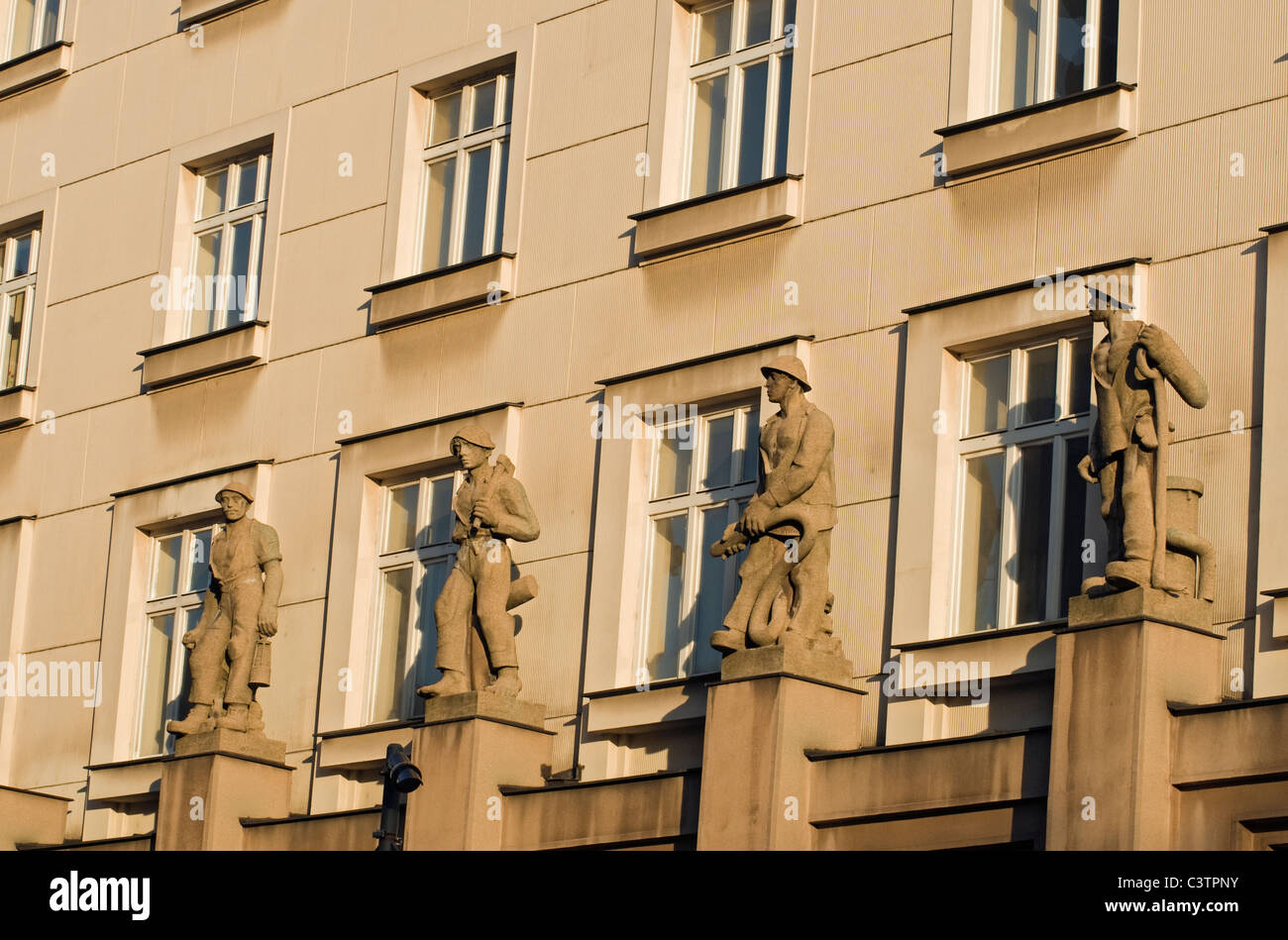 Realistic Statues High Resolution Stock Photography and Images - Alamy