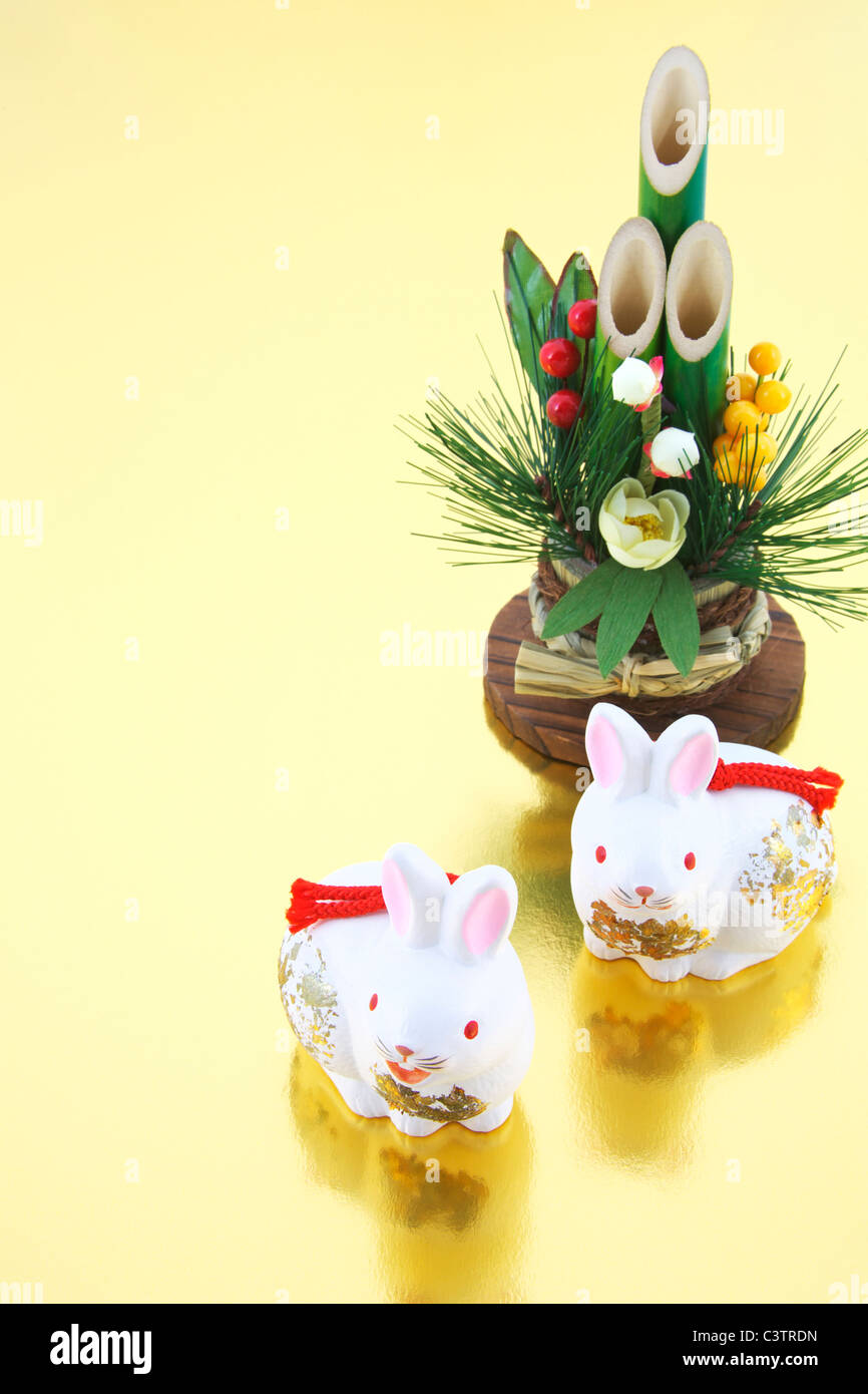 Three rabbits symbol hi-res stock photography and images - Alamy