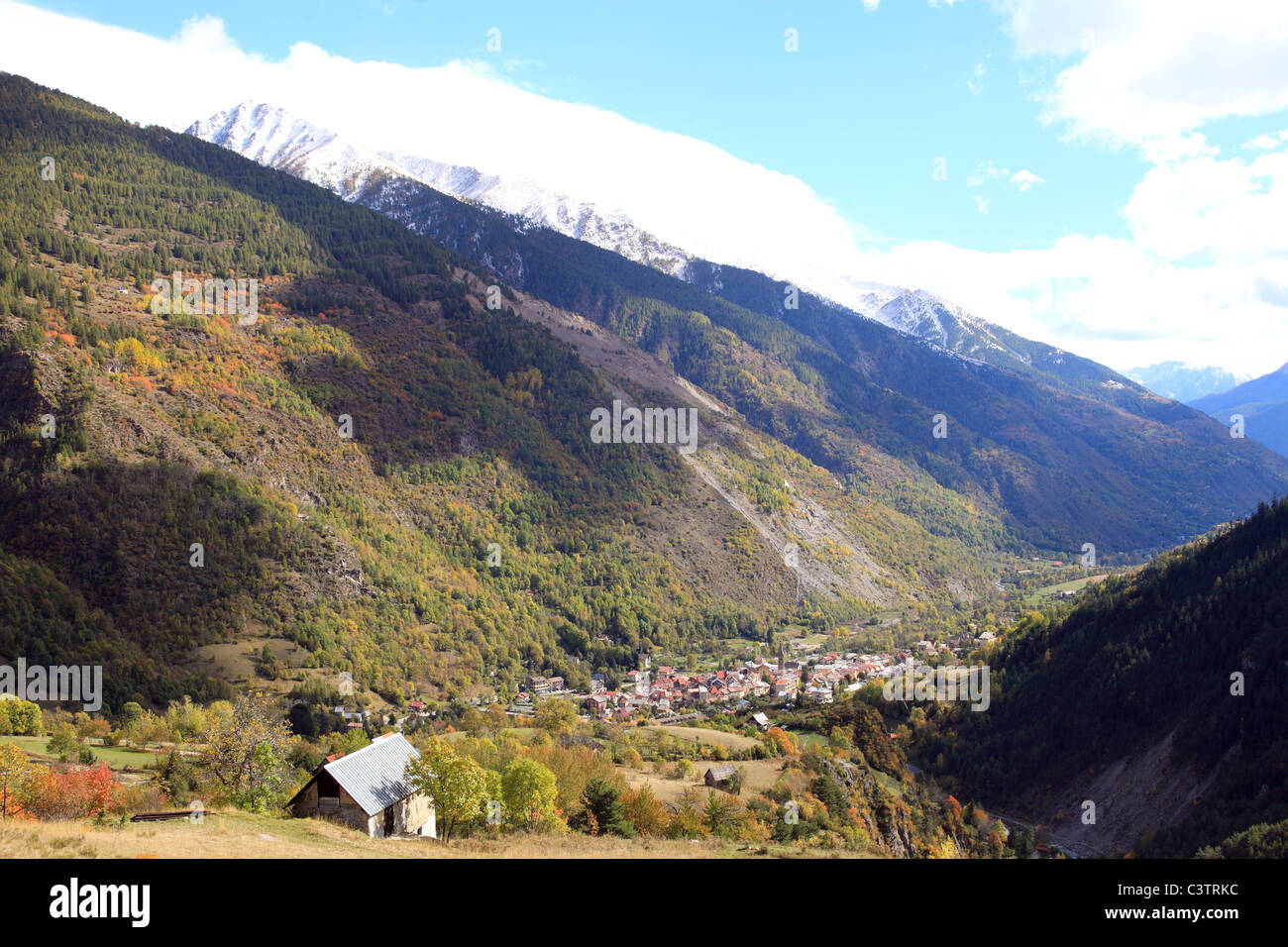 Mountain valley forest landscape aerial hi-res stock photography and ...