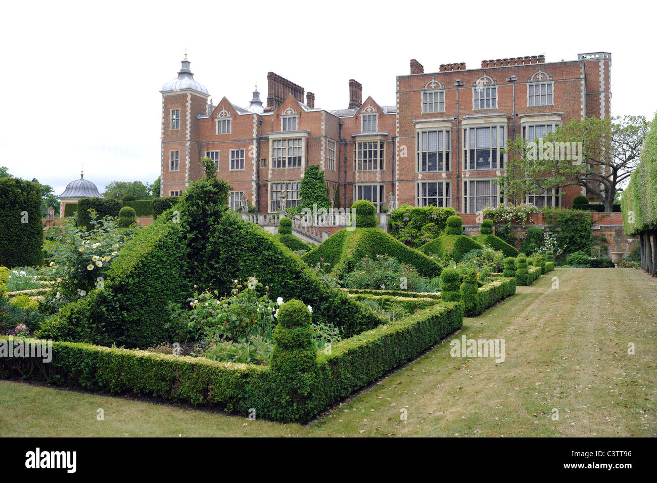 Hatfield house gardens hi-res stock photography and images - Alamy