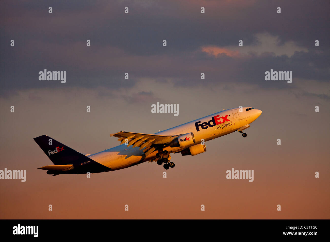 Airbus a300 hi-res stock photography and images - Alamy