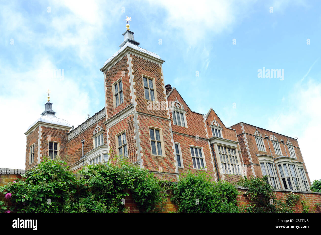 Hatfield house gardens hi-res stock photography and images - Alamy