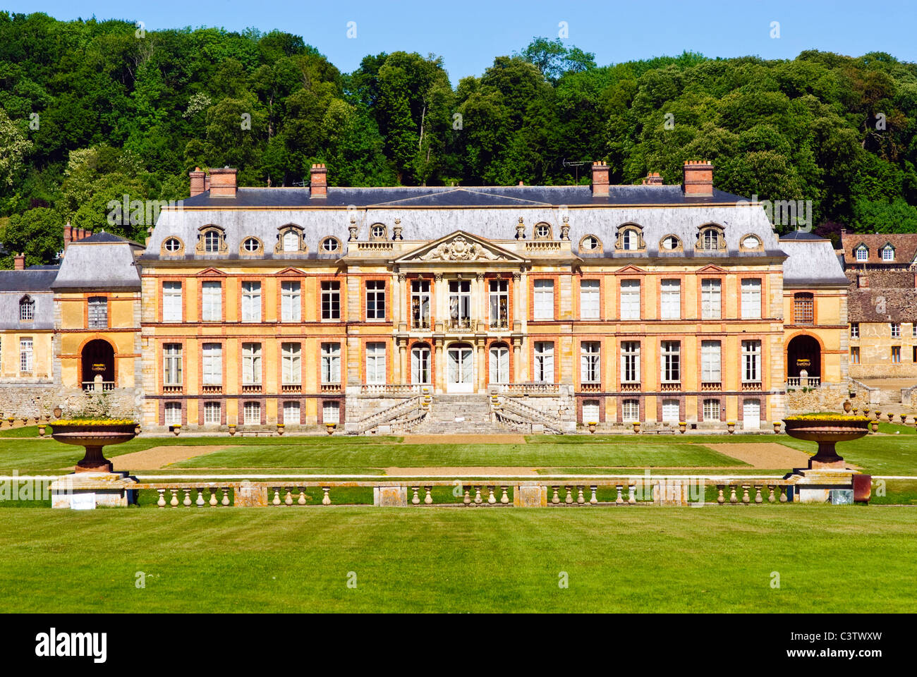 Dampierre en yvelines castle hi-res stock photography and images - Alamy